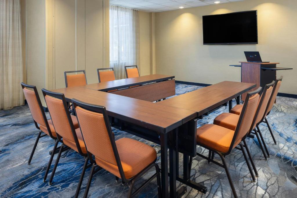 Fairfield Inn & Suites by Marriott Springfield Northampton/Amherst ...
