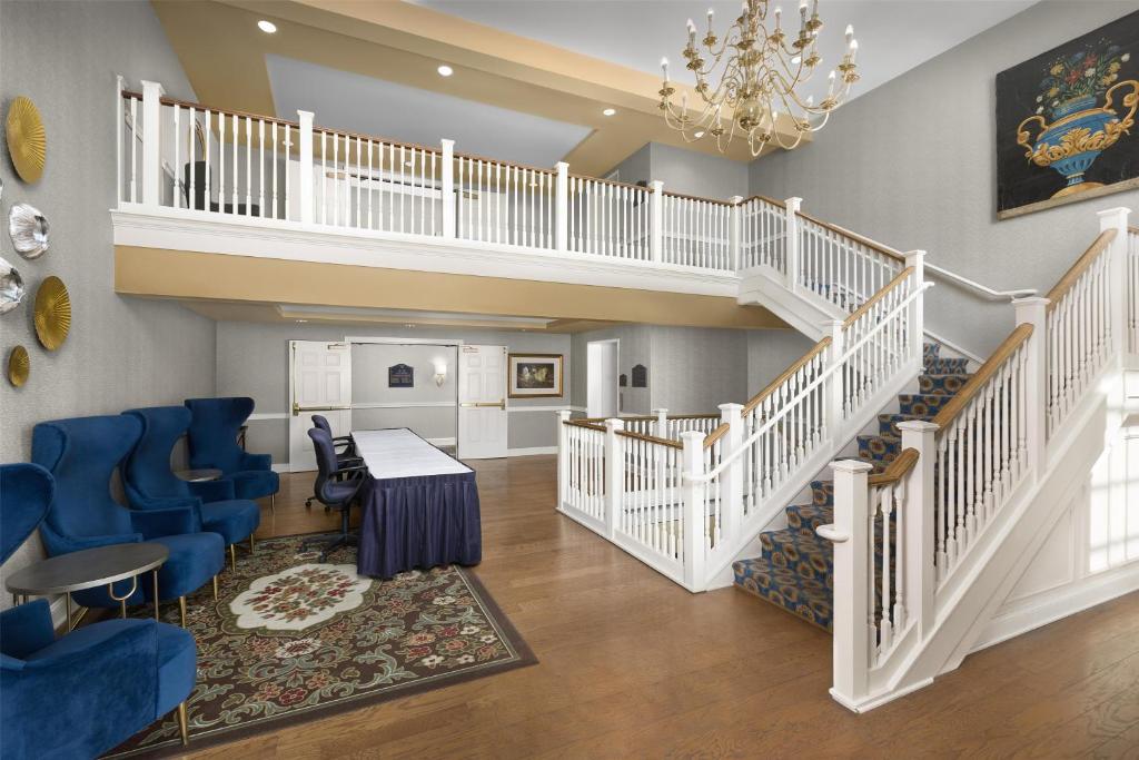 Virginia Crossings Hotel, Tapestry Collection by Hilton, Richmond ...