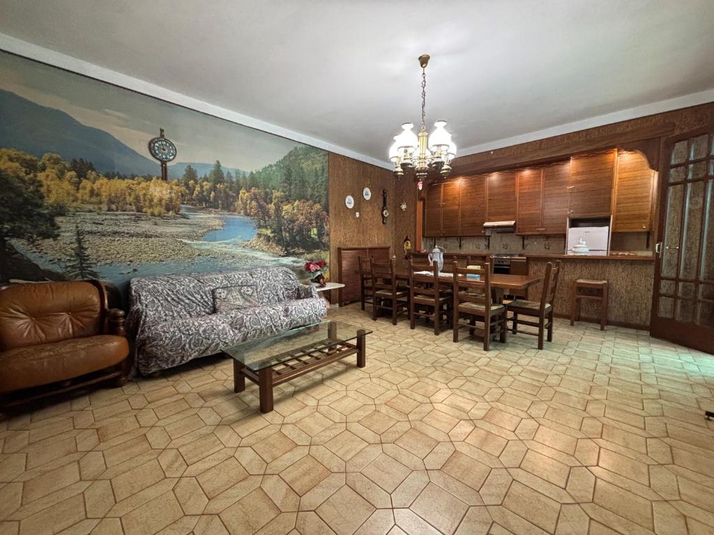 CV014 - Cervia, ampio trilocale in posizione esclusiva con posto auto ...