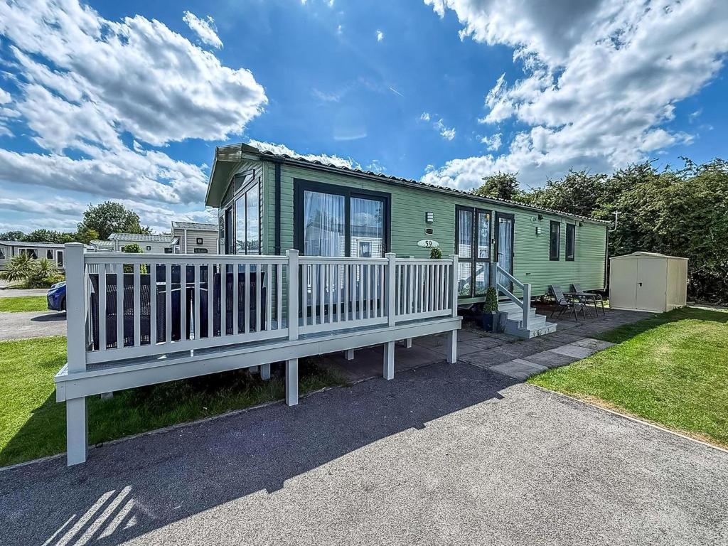 Lovely Caravan With Decking At Southview Holiday Park Ref 33059V ...