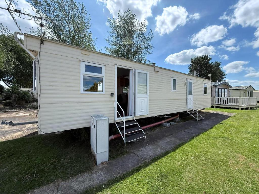 Spacious 8 Berth Caravan For Hire At Southview Holiday Park Ref 33002Tc ...