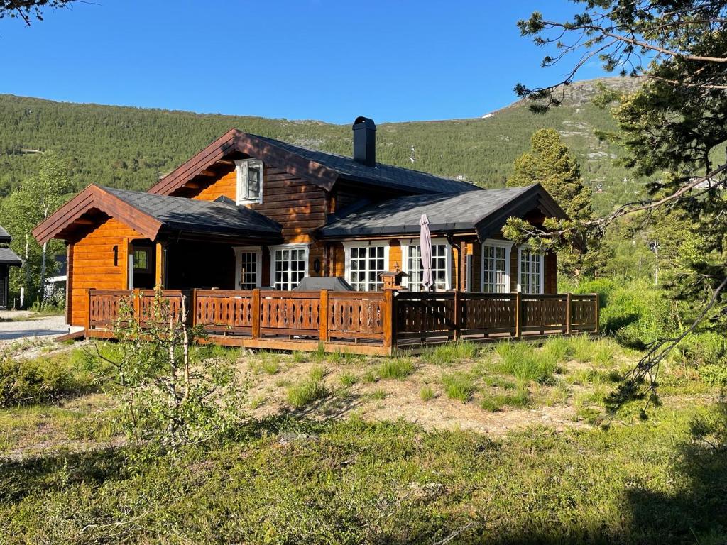 Sjarmerende tømmerhytte på Bjorli, Lii (updated prices 2025)