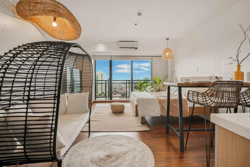 Native studio hideaway in the heart of Poblacion, Makati, Manila ...