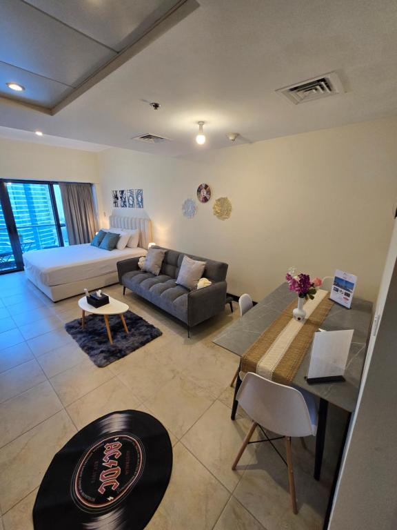 Click Stay - JLT - Entire Studio & Balcony Lakes view Apartment -NA ...