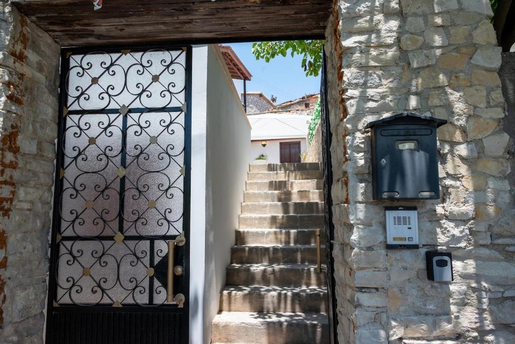 Authentic Stone House in Limnatis, Cozy Patio, Full Kitchen, Limnatis ...