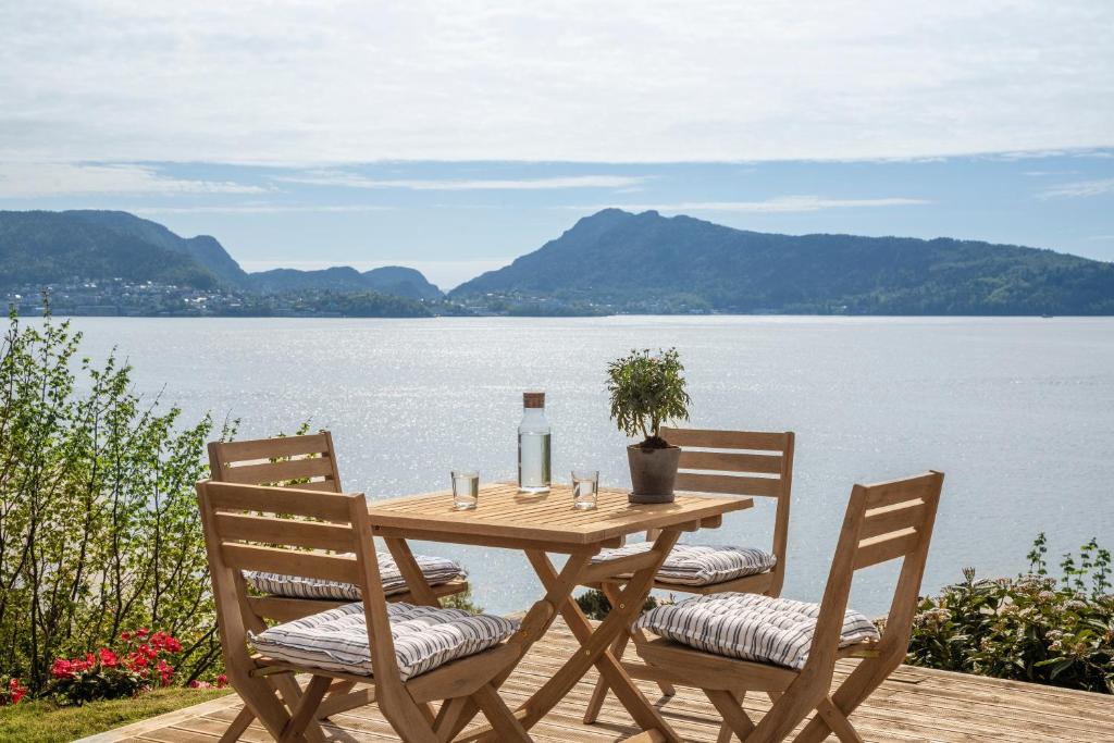 Panoramic view with private terrace, Bergen (updated prices 2026)