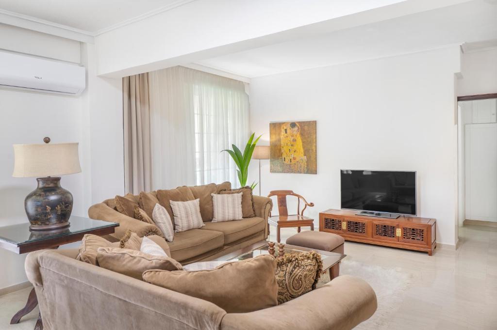 Pure Azure Vouliagmeni by 8essentially, Atenas (precios actualizados 2025)