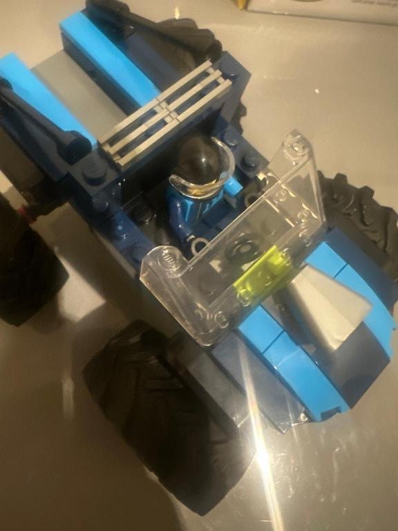 The Famous King George, Hollinwood (updated prices 2025)