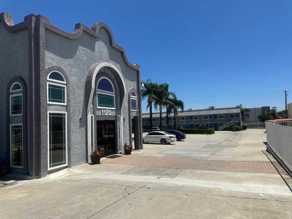 Mayfair Inn Onratio Airport & Convention Center, Ontario (updated ...