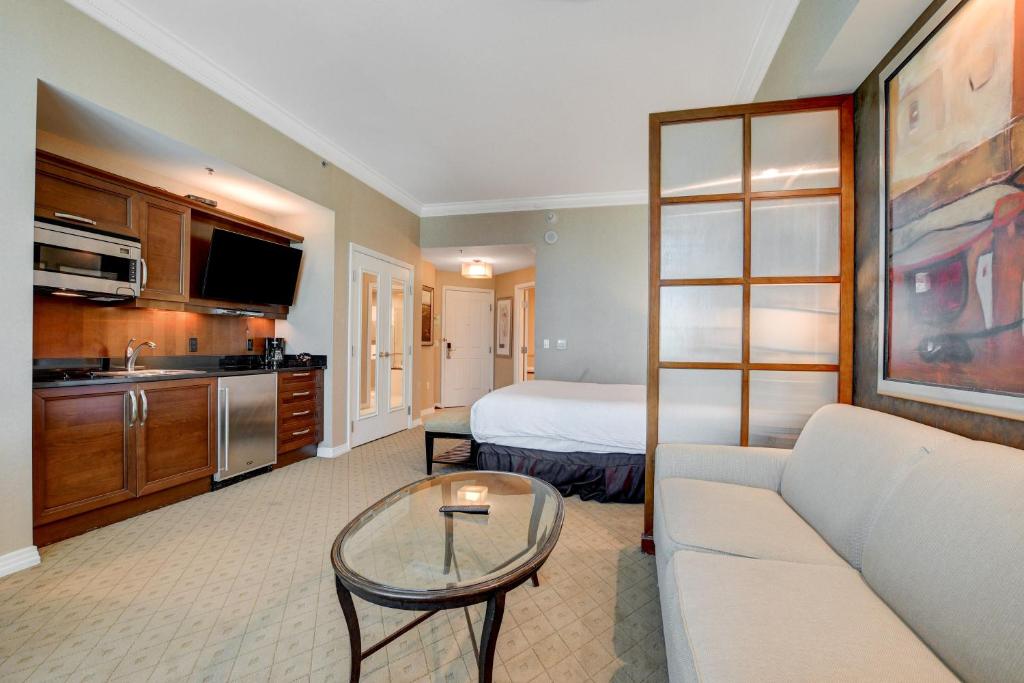 Solstice Studio at MGM Signature Tower 3 BALCONY STRIP VIEW, Las Vegas ...