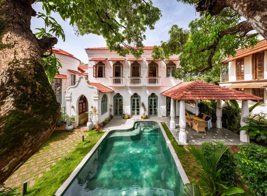 Villa Giulietta - 4BHK Villa in Assagao with Big Pvt Pool, Balcony ...