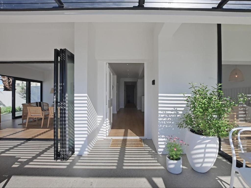 19 Beach Road, Cape Town (updated prices 2026)