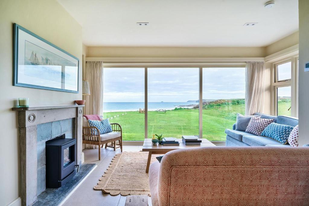 Headlands- Stylish Oceanfront Property on Harlyn Bay, Падстоу (оновлені ...