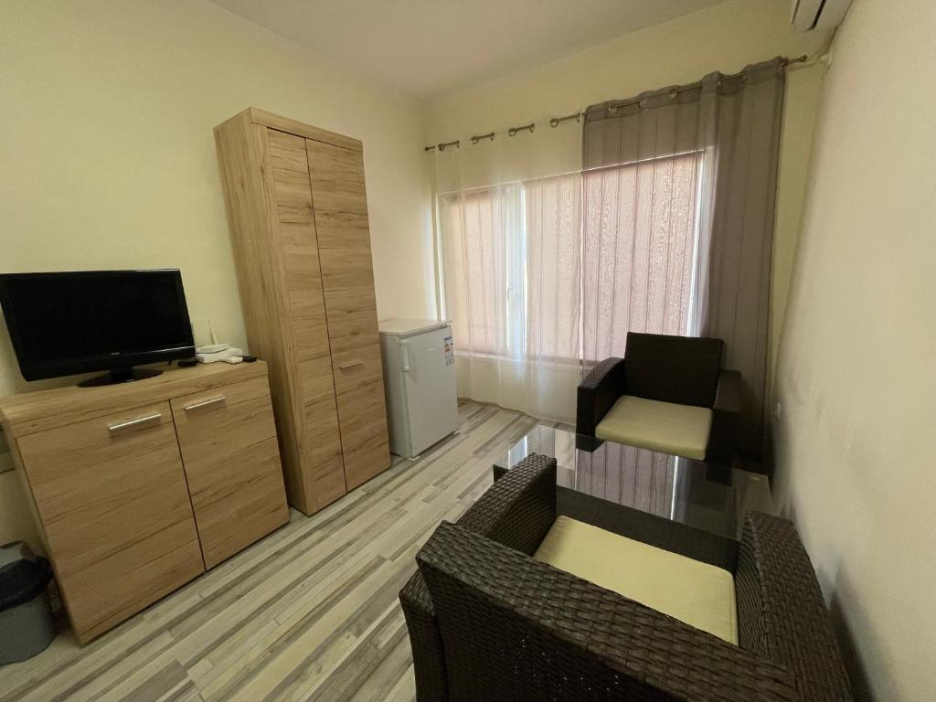 Mila 5, Burgas (precios actualizados 2025)