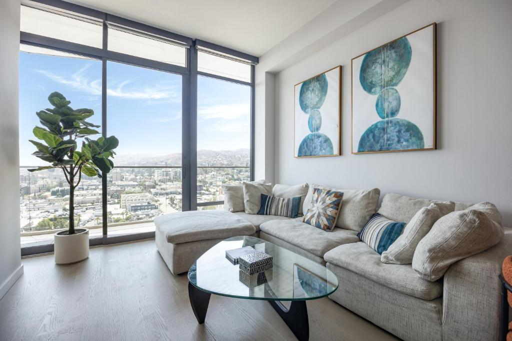 Hollywood Heights - High-Rise with Panoramic Views, Los Angeles ...