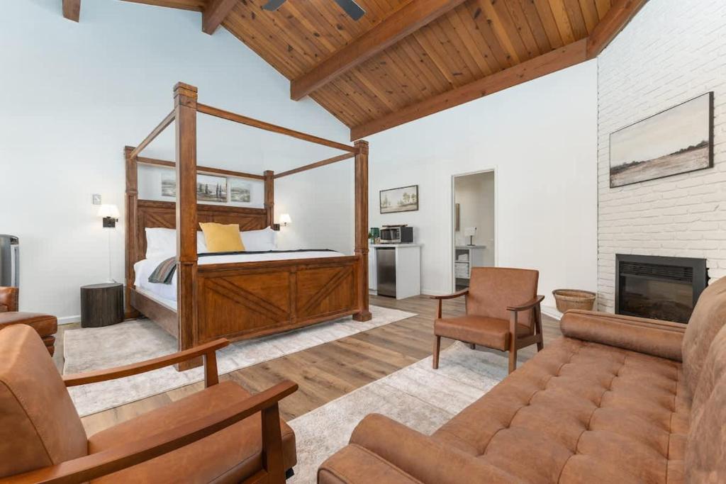 Camp Nelson Lodge Room 10, Ponderosa (updated prices 2026)