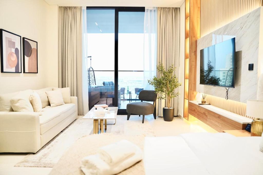 Private jacuzzi Canal View Infinity Pool, Dubai (updated prices 2026)