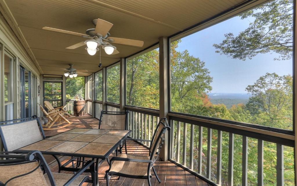 Wine Down Cottage - Mountain Views Sip Wine Fireside Watch Netflix Play ...