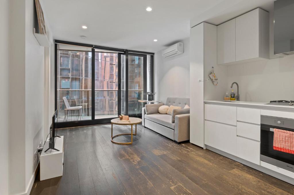 EQ Tower Ultra Modern 2BR CBD Base Mel Central, Melbourne (priser ...