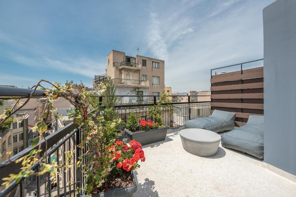 Huge Balcony Penthouse in City Center - Zen Asteria, Athens (updated ...