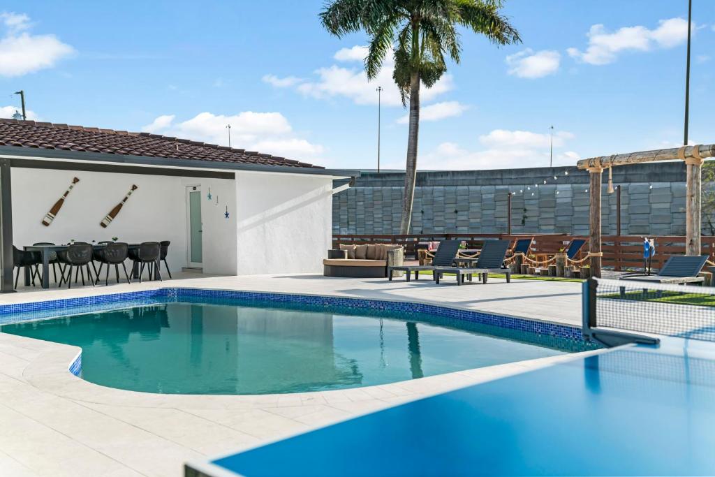 Lakefront Mansion, 5min 2 Hard Rock Stadium, 30Gsts L65, Joe Robbie Stadium Heliport (precios ...