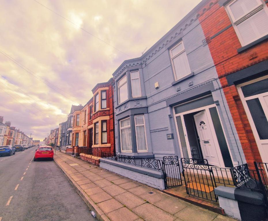 Upscale Luxury Home by Liverpool Football Stadium, Liverpool (updated ...