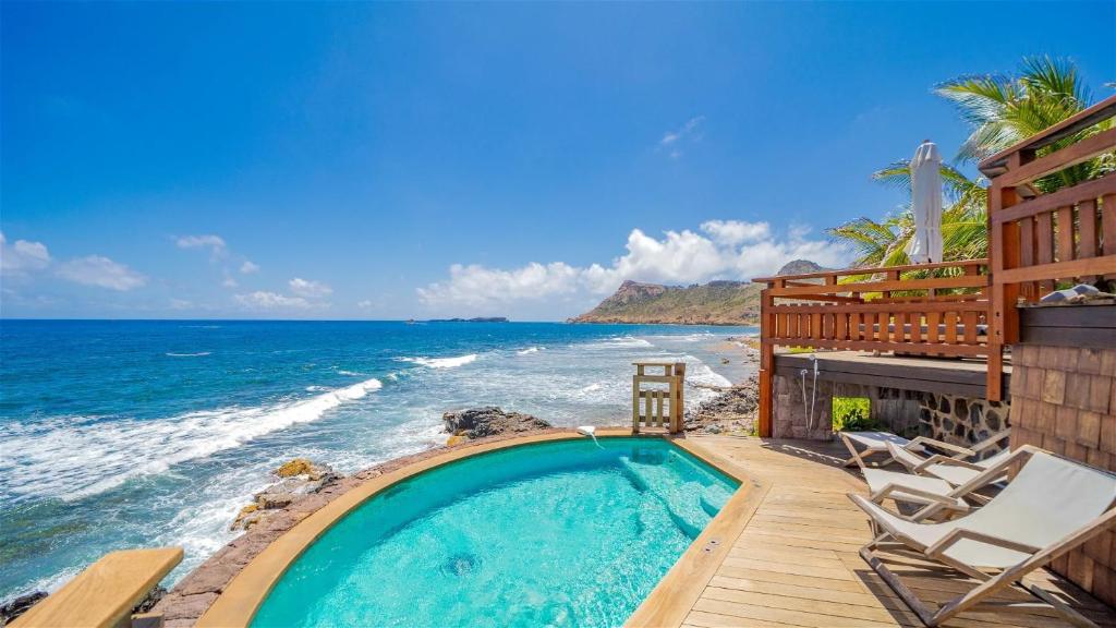 Oceanfront Serenity with Jacuzzi and Heated Swimming Pool, Toiny ...