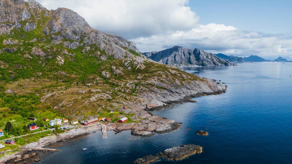 Fiskeværet Nesland, Kvalvik (updated prices 2026)
