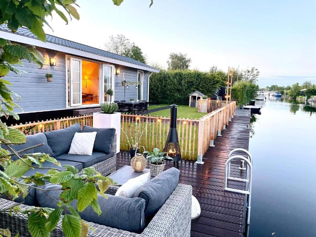 NEW - Waterhouse Linada on a lake near Amsterdam, Vinkeveen (updated prices 2026)