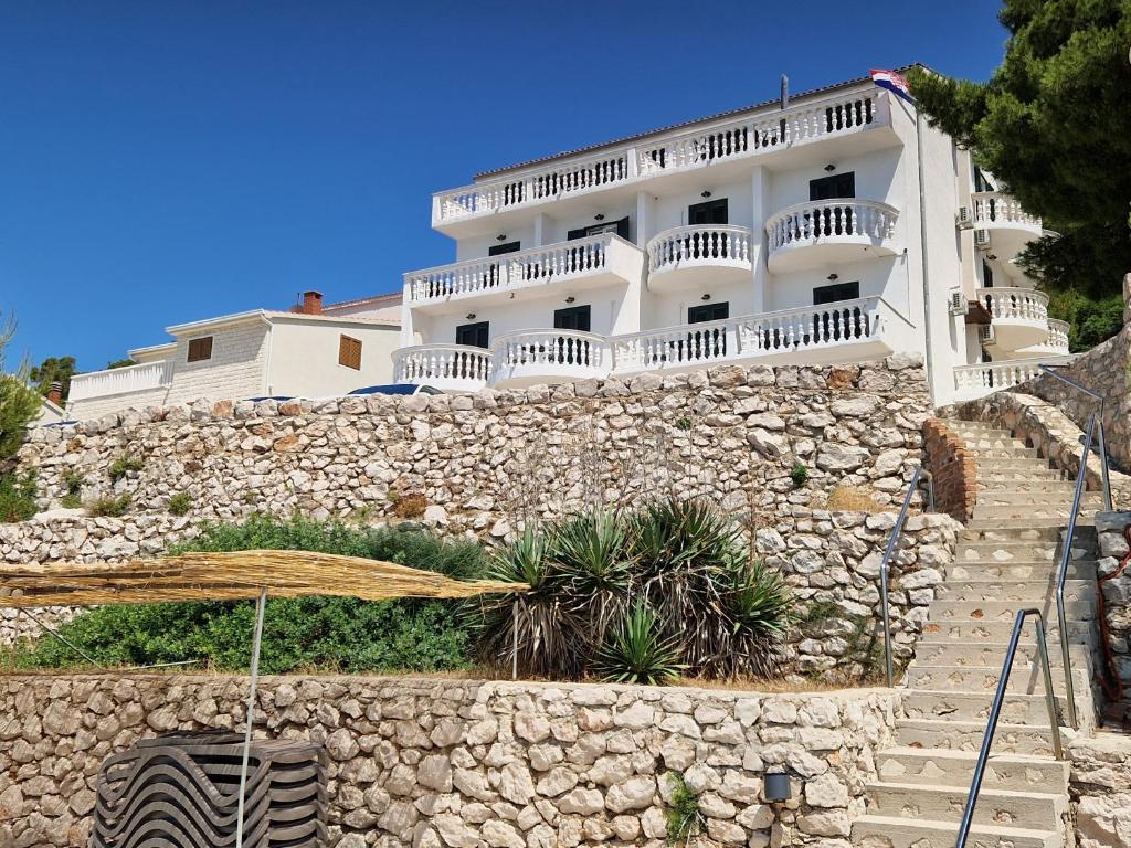 Vila Nina, Tisno (opdaterede priser for 2025)