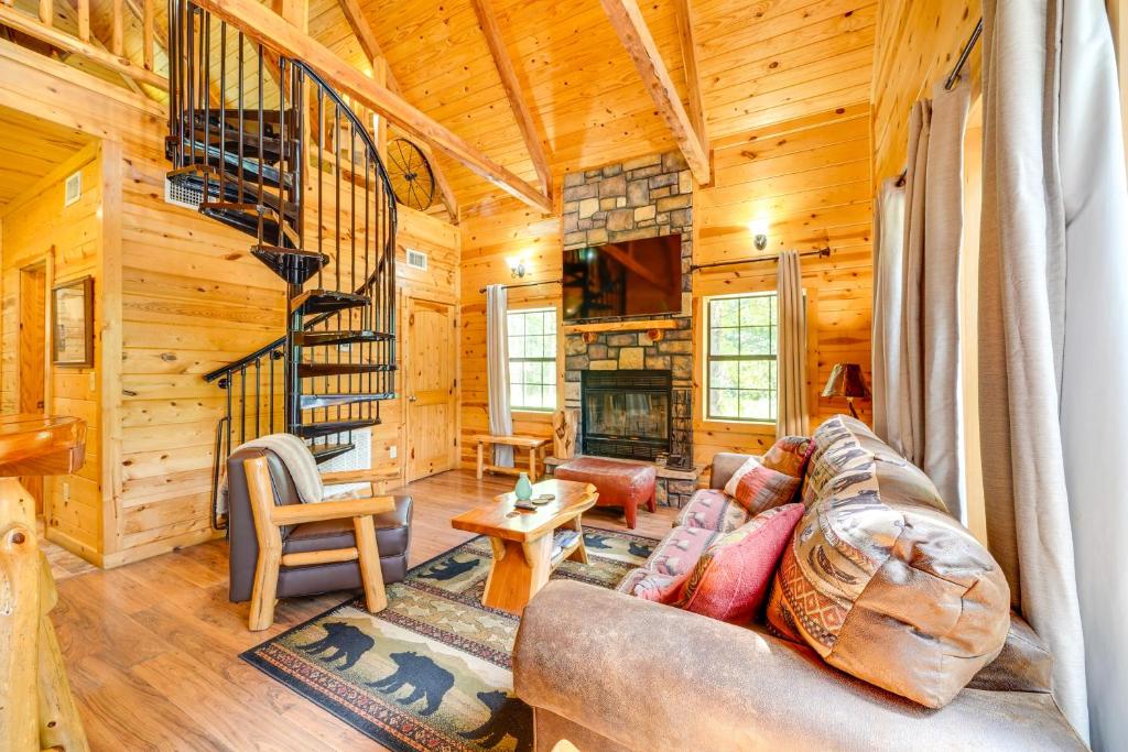 4 Mi to Broken Bow Lake Wee Bear Cabin Getaway!, Broken Bow (tarifs ...