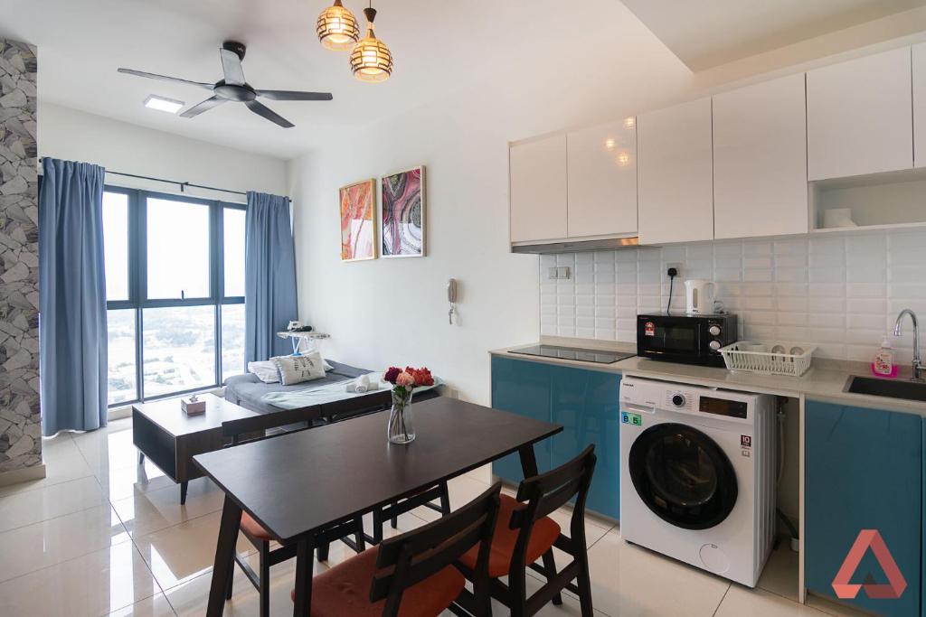 Residensi Continew Royal selangor golf course TRX KL City Centre view ...