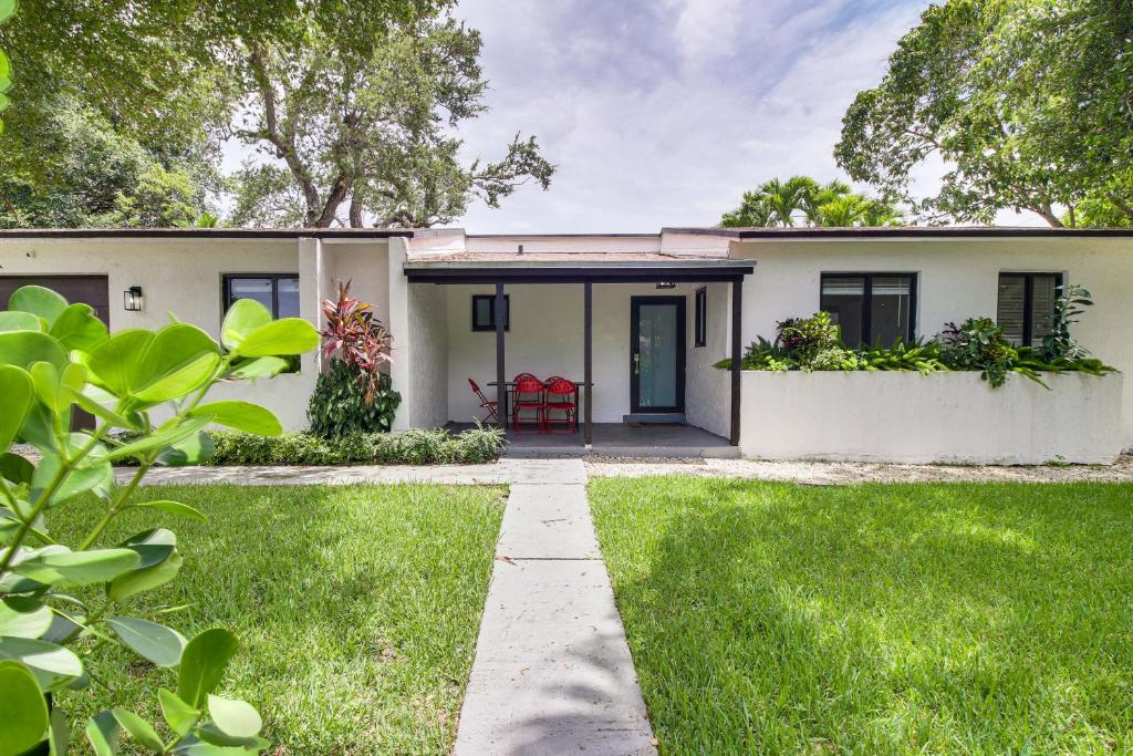 5 Mi to Beach Group Getaway with Yard in Miami, Miami (aktualisierte ...