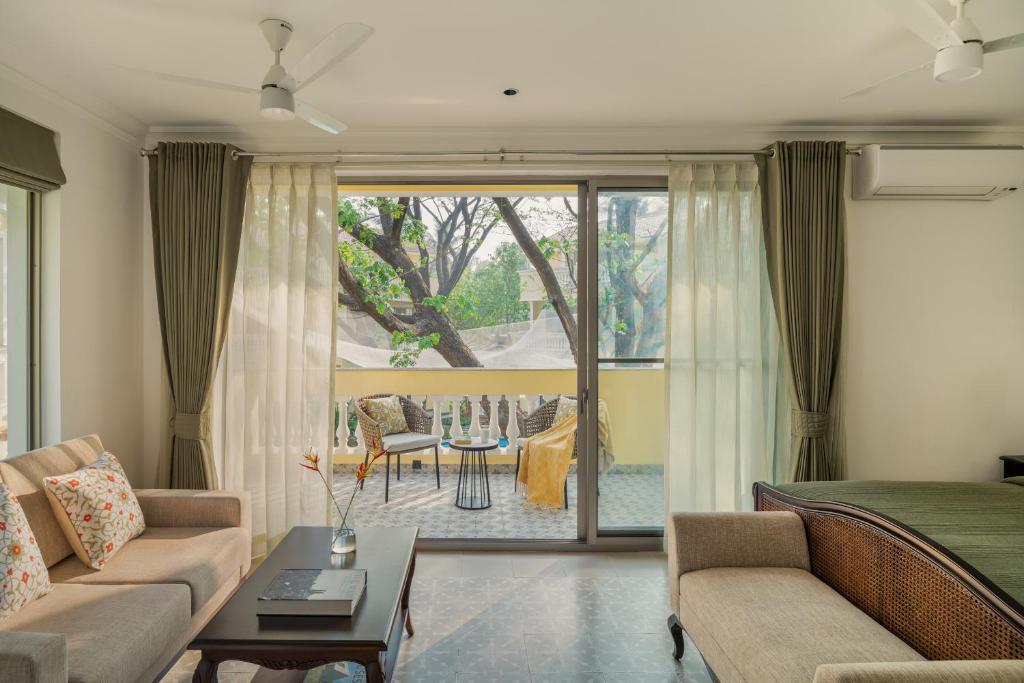 Kensho Hibiscus 3-BHK Villa With Common Pool, Plunge Pool & Lift Near ...