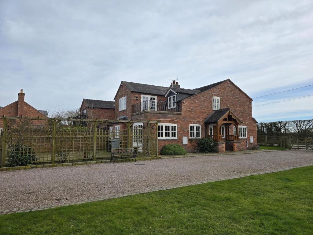 ROW House - Cheshire Countryside, Worleston (preços atualizados 2025)