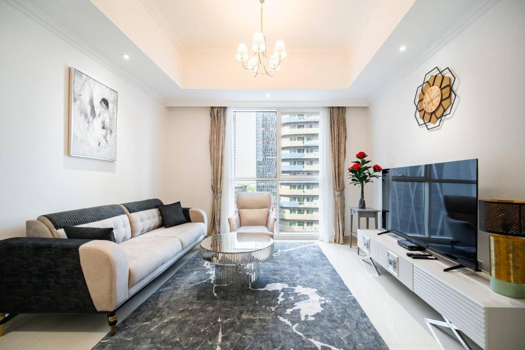 Elegant Escapes - Homely 1B in Dunya Tower, Dubai (updated prices 2025)