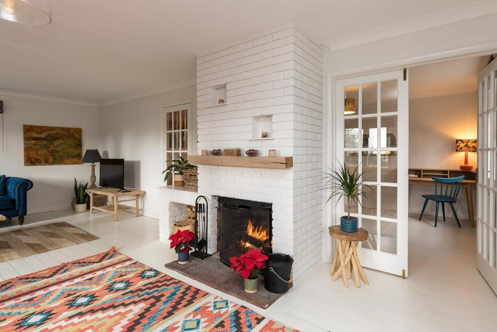 Lower Barn House at Westerlands Farm Sleeps 11（Graffham）：（最新料金：2025年）