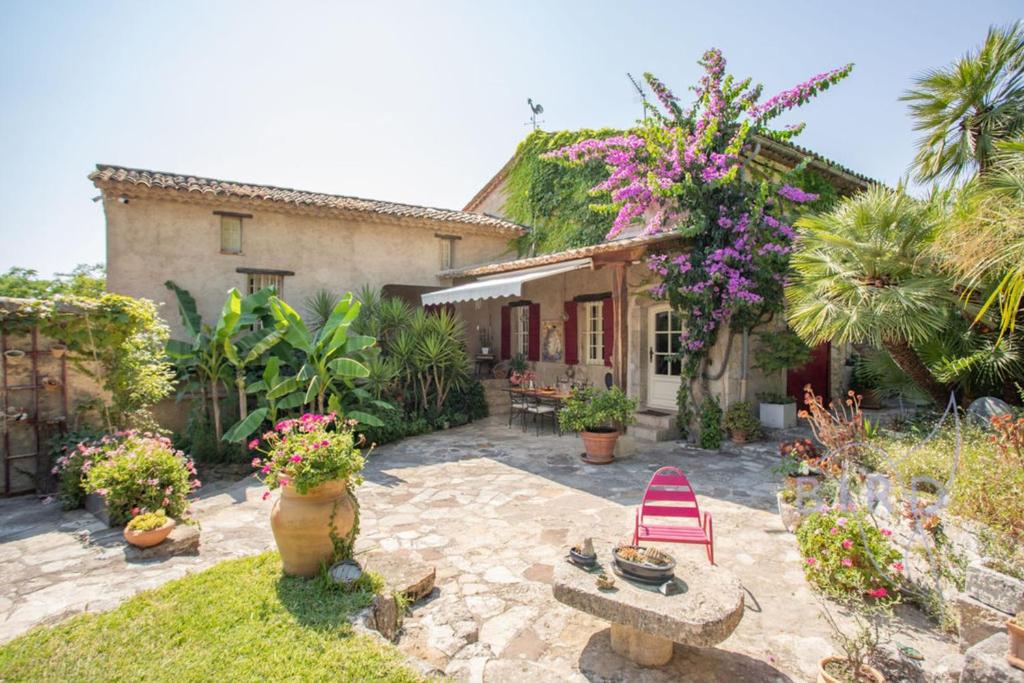 法揚斯Sumptuous Provencal farmhouse at the foot of the village of Fayence ...