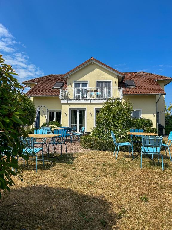 Villa am Weinberg mit Garten großzügig und exklusiv, Geisenheim ...