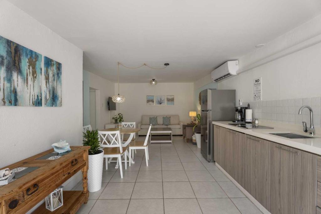 WLR3 - 1BR near Palm Beach - White Lotus Retreat, Eagle Beach (updated ...