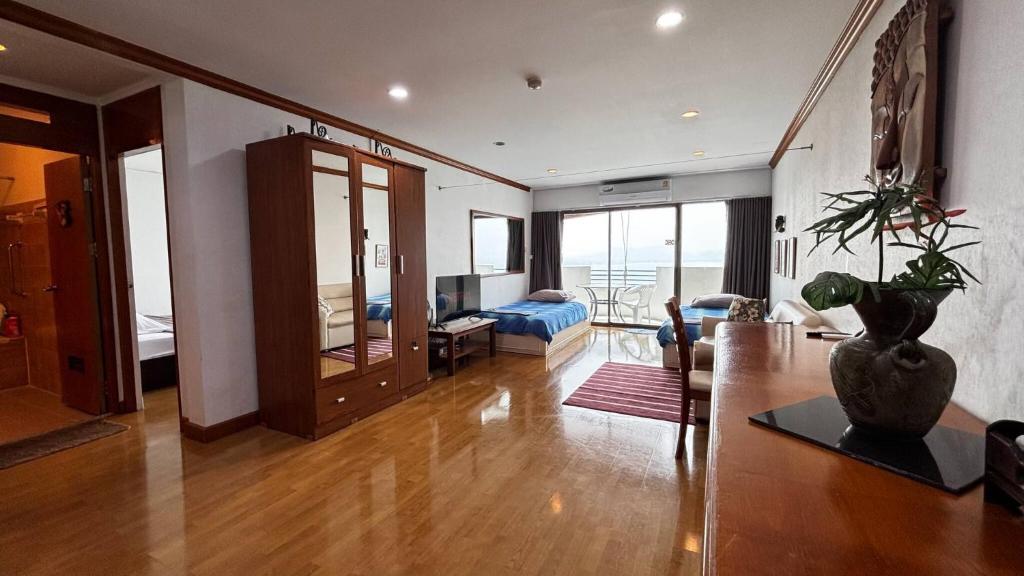 Beach Front Sunset View! King+2S | Pool Gym & Game, Na Jomtien (precios ...