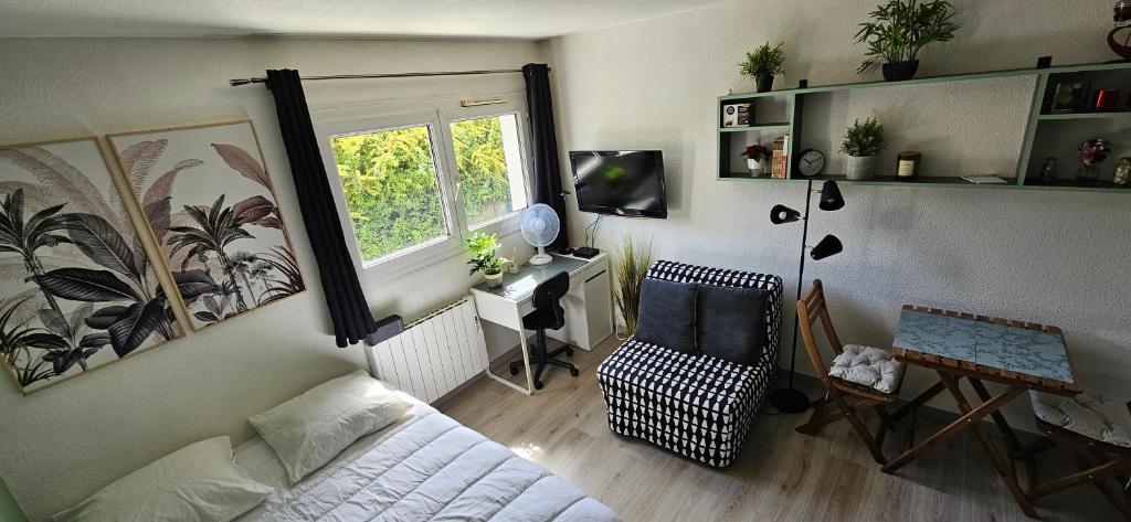 Small studio between Paris and Disney, Champs-Sur-Marne (prisene ...