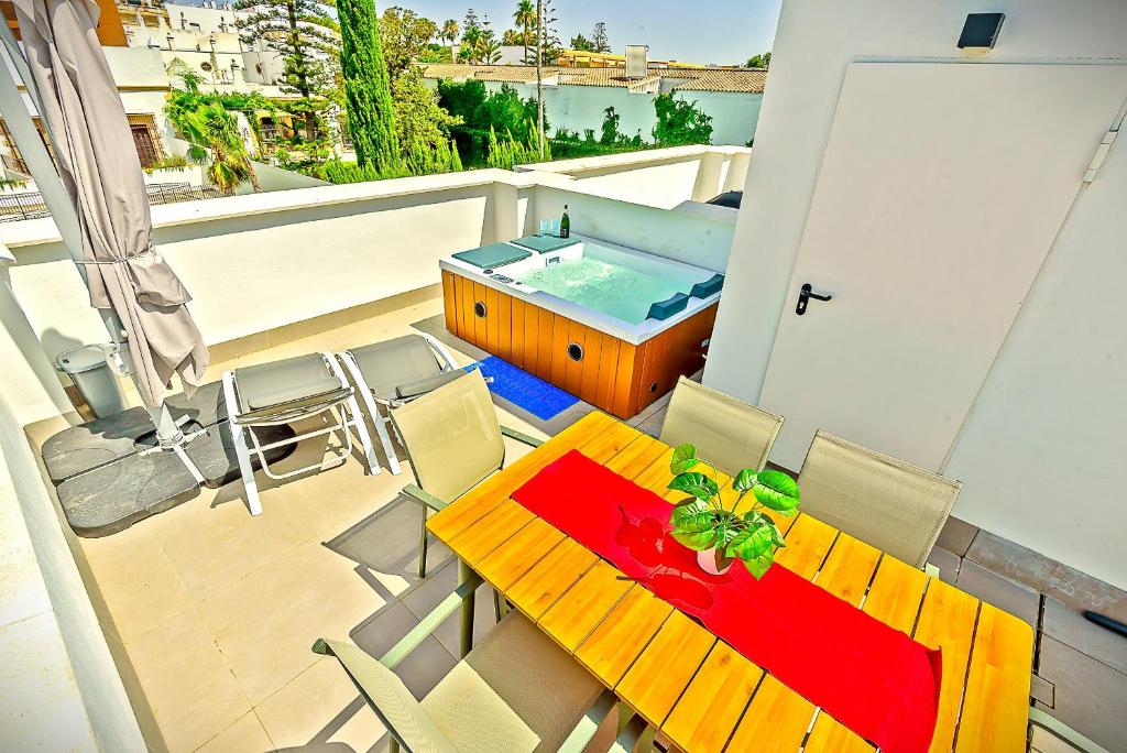 Jacuzzi & Pool House w Rooftop Terrace, Garden BBQ, 엘 푸에르토 데 산타 마리아 ...