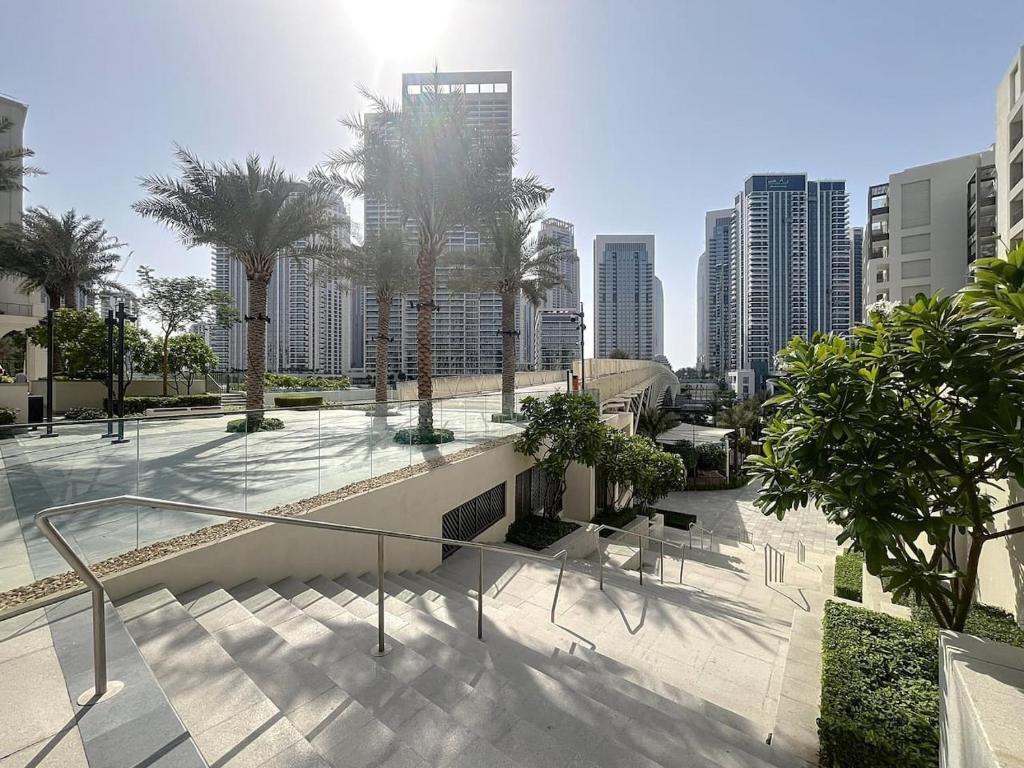 Lotus Creek Beach - Opulent One Bed with Pool View, Dubai (updated ...