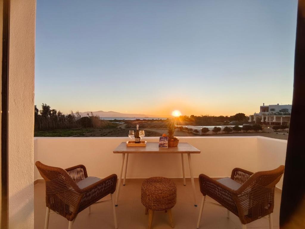 Amodari studios on the beach, Plaka (updated prices 2026)