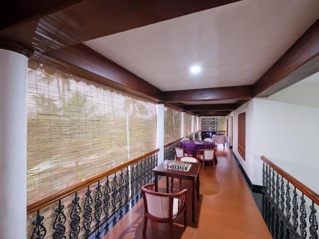 Sterling Lake Palace Alleppey, Alleppey (updated prices 2025)