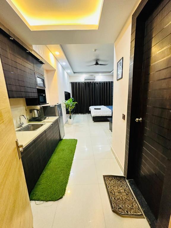 Gaur City center and gaurcity studio apartment, Ghaziabad (tarifs ...