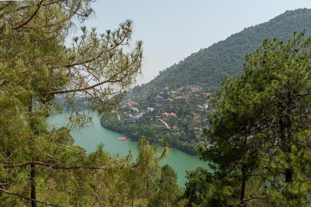 Bhimtal Lake View 2BHK w Pool Cottage View-Topia, Bhimtal (precios ...