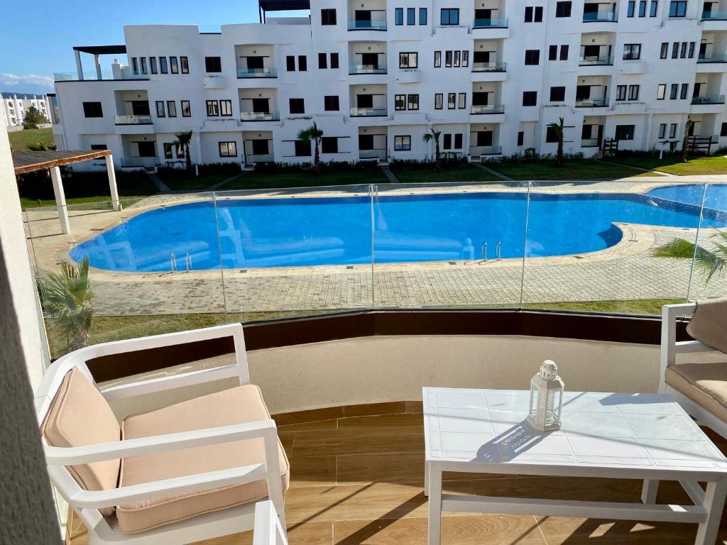 Superbe Appartement Colina Smir, vue Piscine, bord de mer, plage de ...