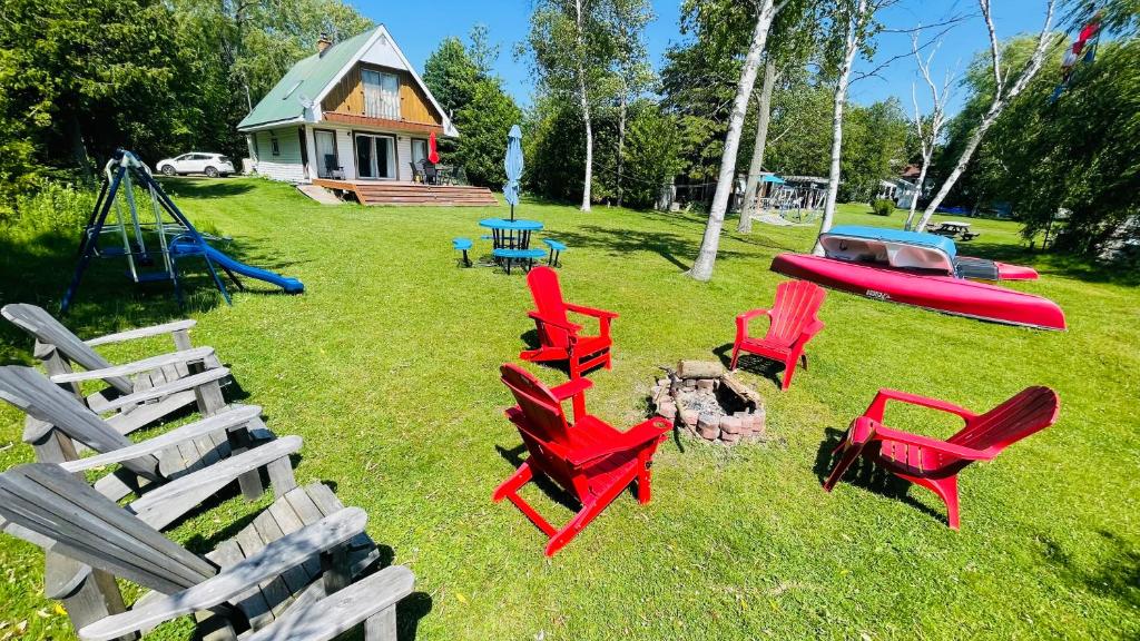 Spacious Lakefront Cottage Just 12 Mins to Hwy401, Colborne (precios ...